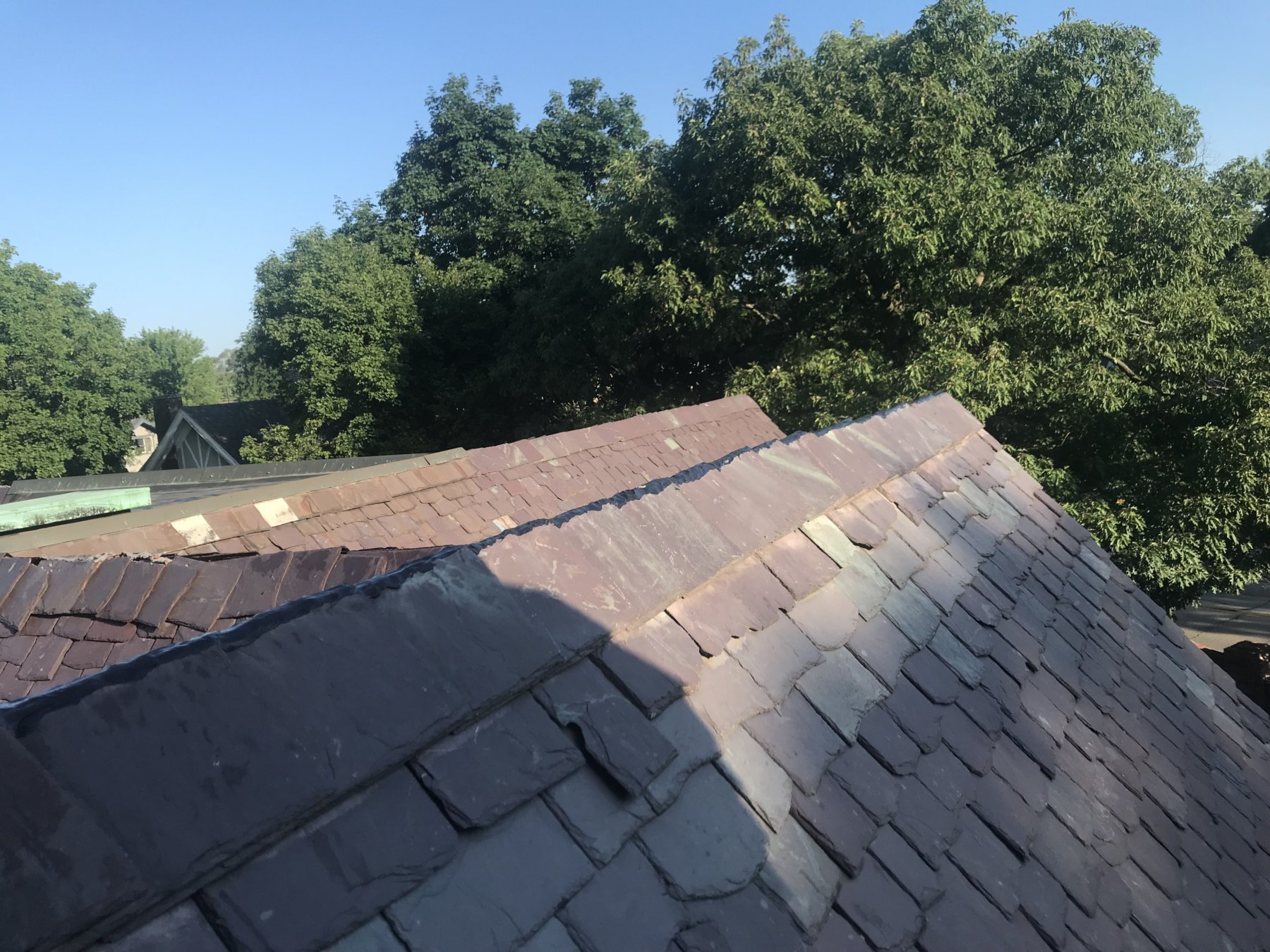 Slate-roof-ridge-repair-good-vs-bad - Ryan Restorations